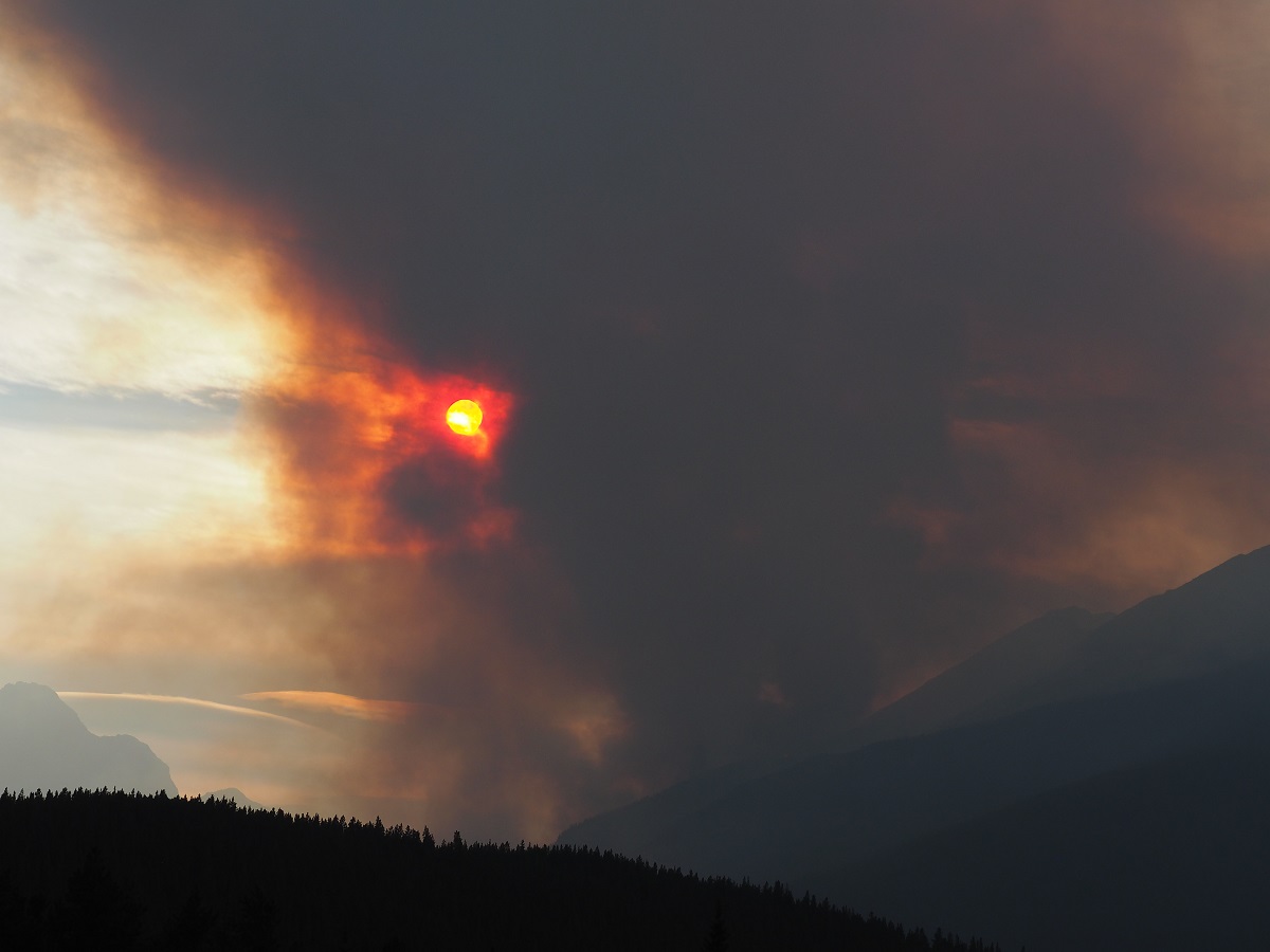Dramatic Photos: The Sun and the Sky on Alberta’s Icefields Parkway ...