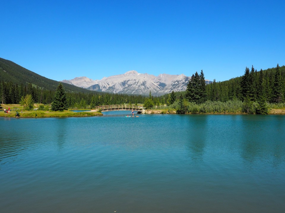 Stunning Photographs: Driving Through the Lake Minnewanka Loop in Banff ...