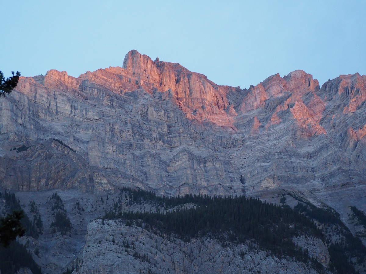 Stunning Photographs: Driving Through the Lake Minnewanka Loop in Banff ...