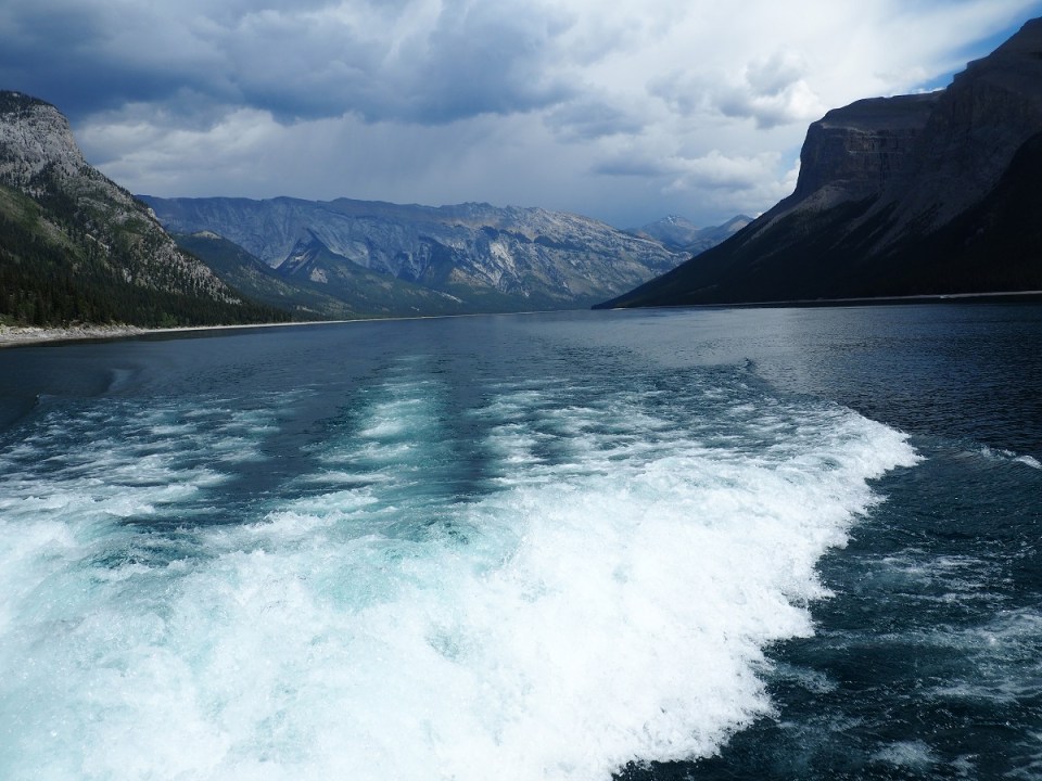 Stunning Photographs: Driving Through the Lake Minnewanka Loop in Banff ...