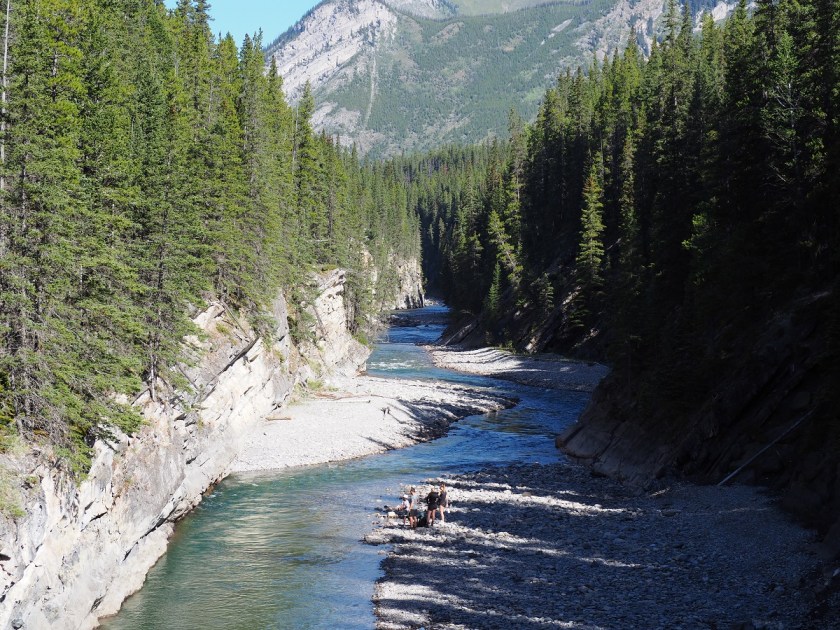 Stunning Photographs: Driving Through the Lake Minnewanka Loop in Banff ...