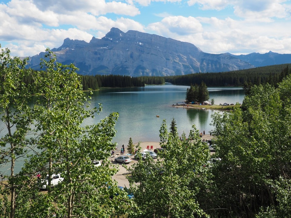 Stunning Photographs: Driving Through the Lake Minnewanka Loop in Banff ...