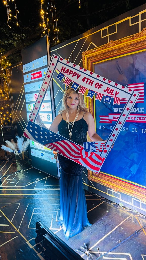 Photo of the Day: Ismaili Artist Showcases Her Artwork at the Residence ...